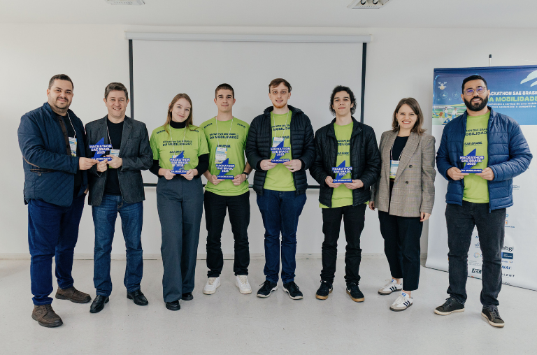 Equipe da UTFPR vence Hackathon SAE de Mobilidade 2025